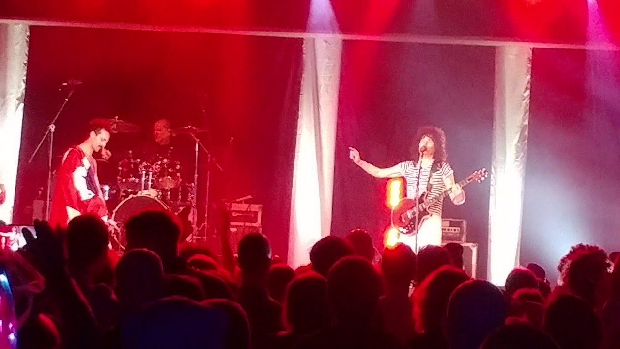 Flash, a tribute to Queen. Butlins Bognor 70s weekend Feb 2019 - YouTube