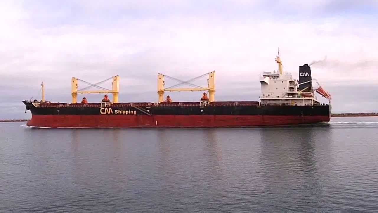 Port Adelaide Shipping _ (456) CH Doris - YouTube