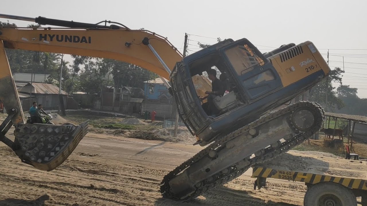 Amazing work poclain machine loading opretar - YouTube