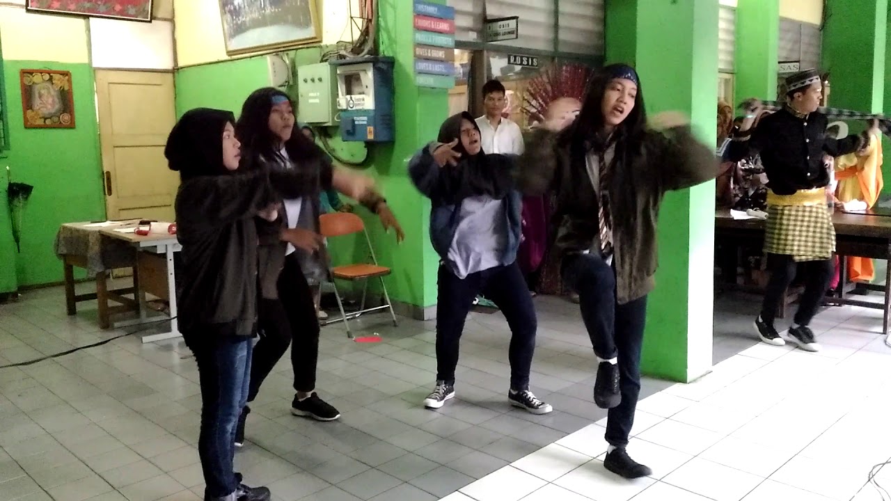 Dance Cover SMAN 73 Jakarta - Mic Drop - YouTube