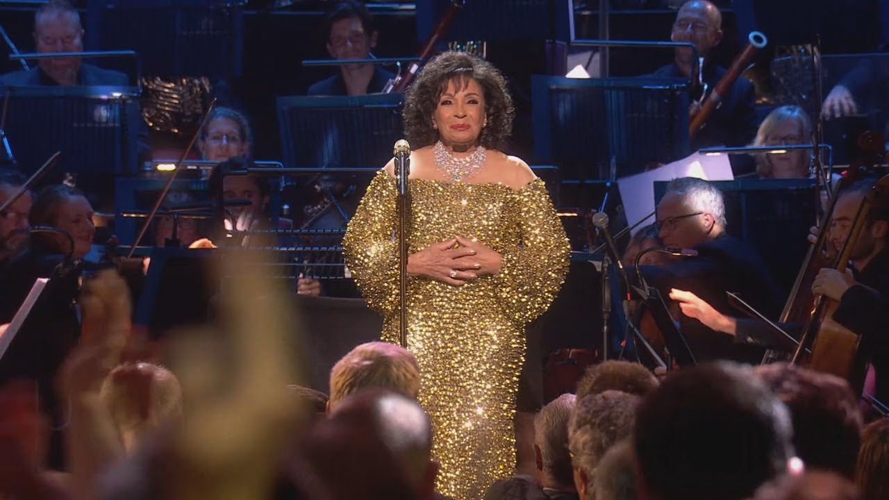 Dame Shirley Bassey 'Diamonds Are Forever' + 'Goldfinger' 2022 - YouTube