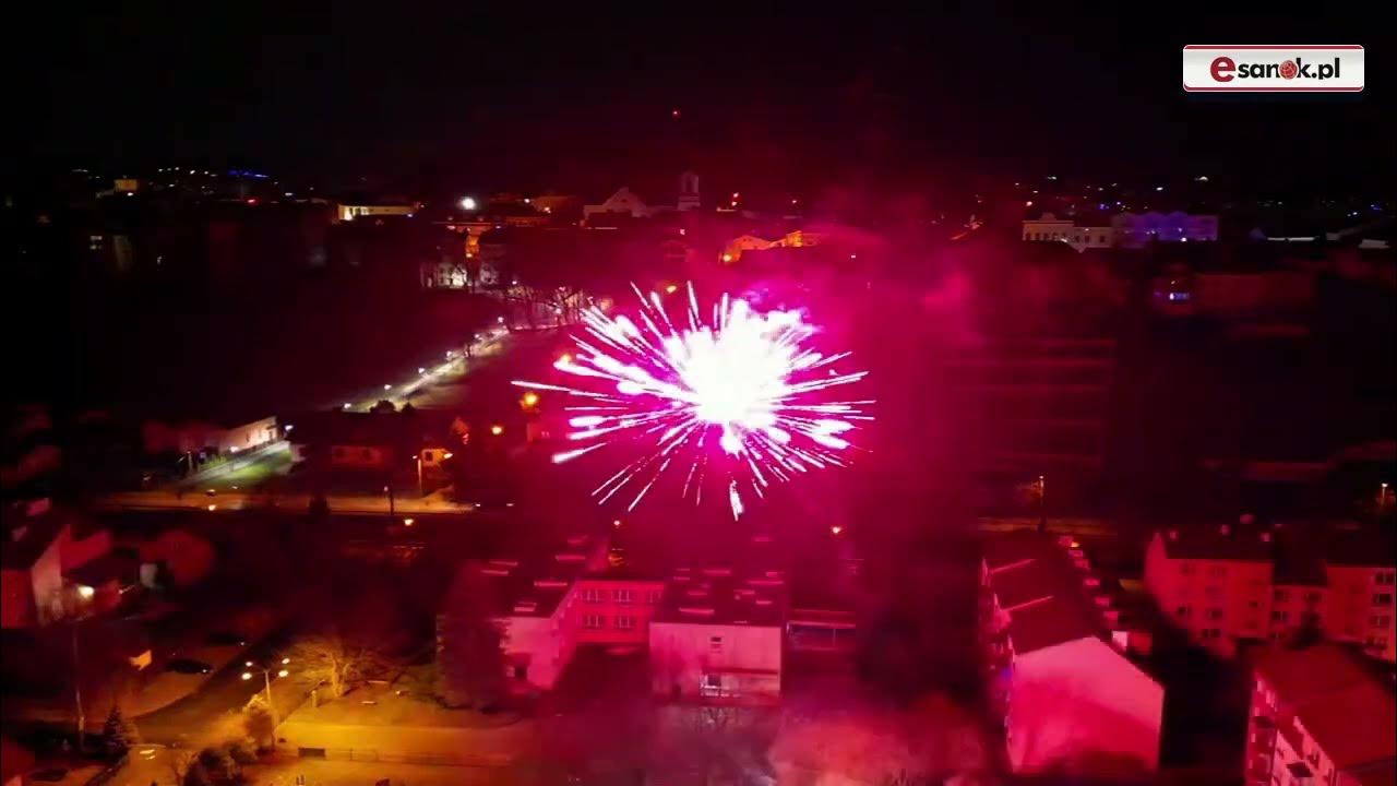 Sylwester na sanockim Rynku. Północ! - YouTube