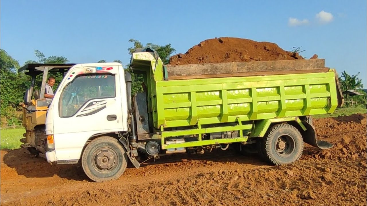 mobil dump truk Pasir pengangkut timbunan jomplang muatan full bak ...