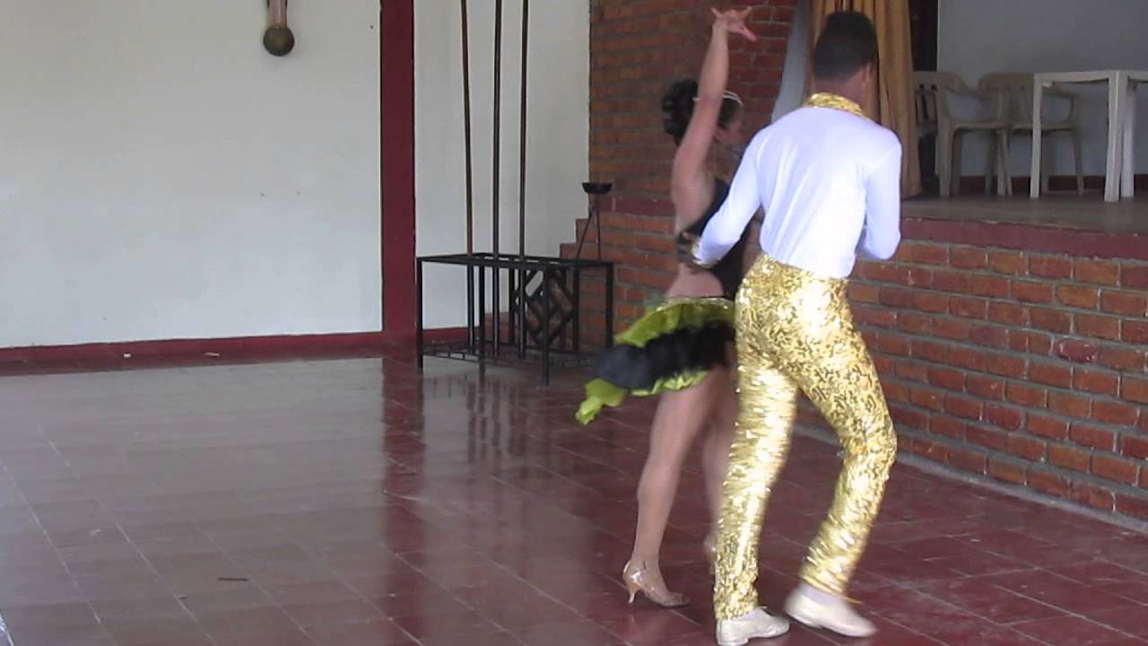 Salsa Caleña Dance. - YouTube