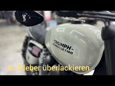 Motorrad Tank lackieren. Aufkleber lackieren, 6 Schichten Klarlack ...