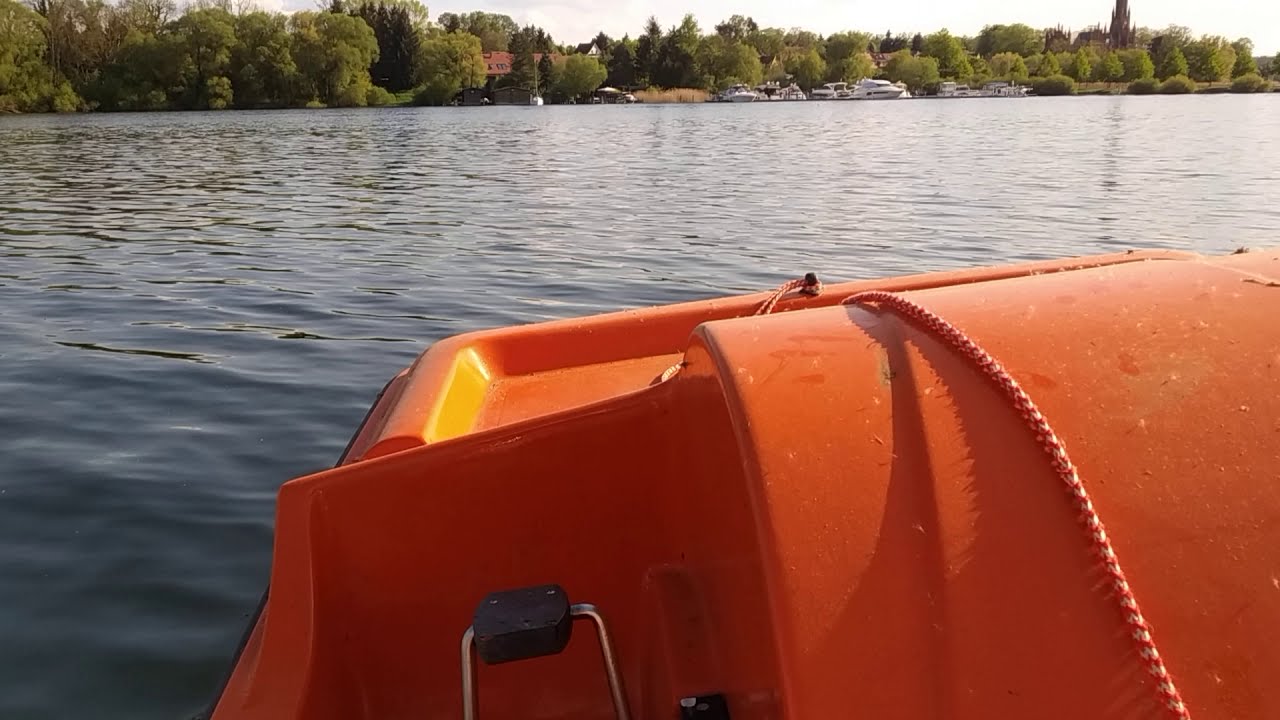 Tretboot mit Elektroantrieb - YouTube
