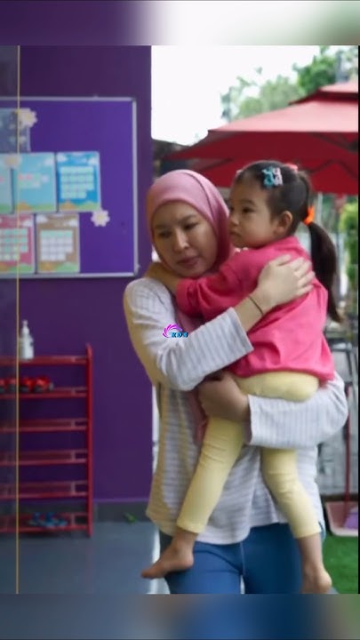 "MOMMY ADE JE...MOMMY TUNGGU JE." INTAN LADYANA HANTAR EVIE PERGI SCHOOL - YouTube