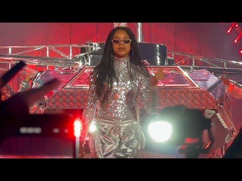 Blue Ivy Carter & Beyoncé Dance performance on stage at Renaissance ...
