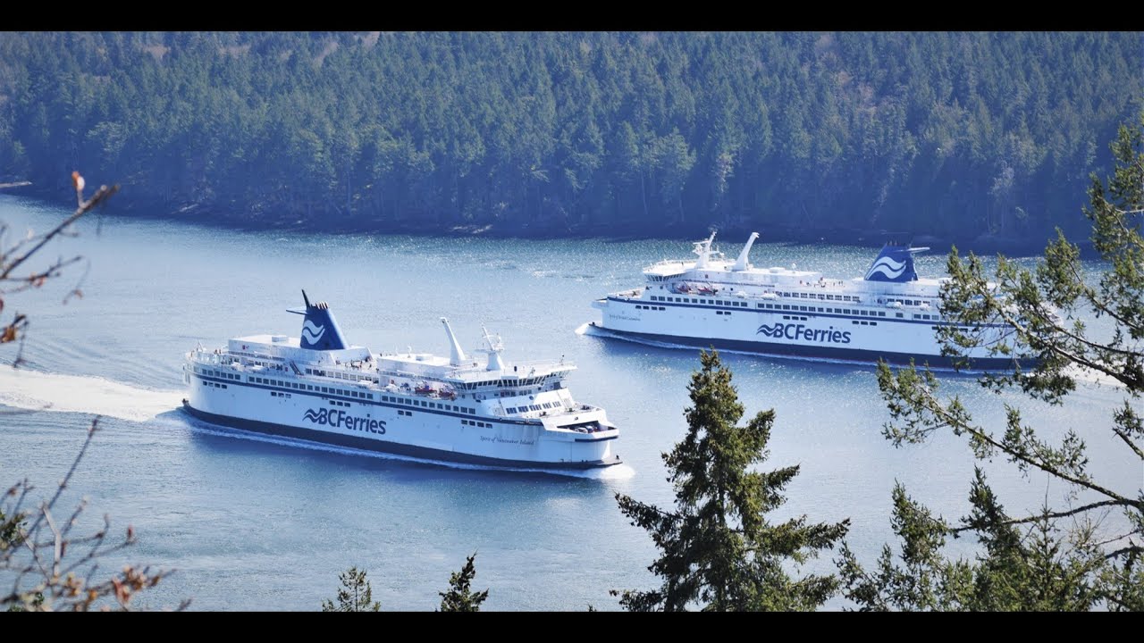 Spectacular Scenic View of Ships in the Active Pass in British Columbia ...