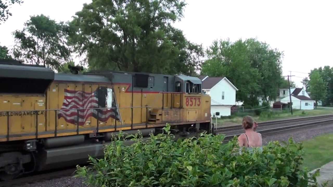 UP 8573 Waits On BNSF 656 Then Is Chased By UP 5830 at Rochelle - 05/27 ...