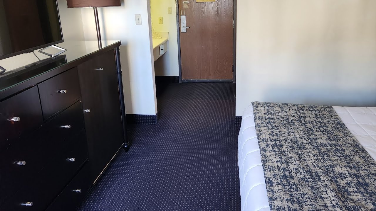 Room 315 Hotel Pigeon Forge 3/18/2023 - YouTube