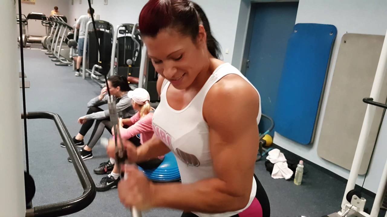Renata Hronova, Women's physique, IFBB, workout, triceps pumping - YouTube