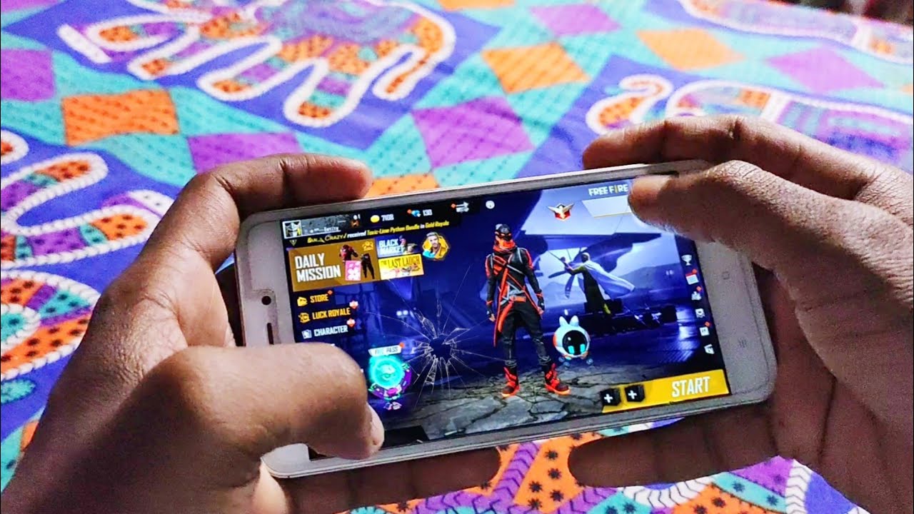 MY FIRST FREE FIRE PHONE HANDCAM | FREE FIRE HANDCAM GAMEPLAY. - YouTube