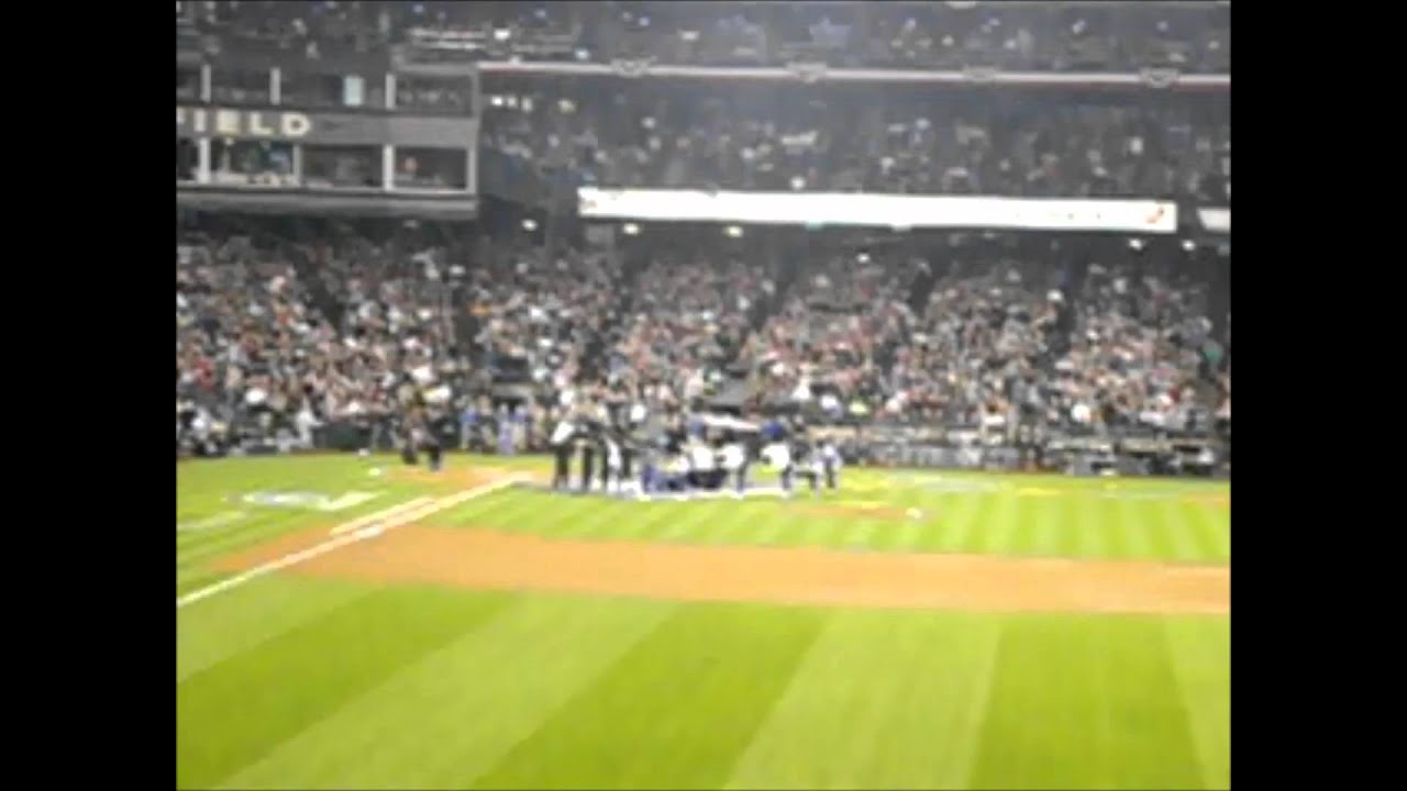 Macklemore "My Oh My" song at Mariners game - YouTube