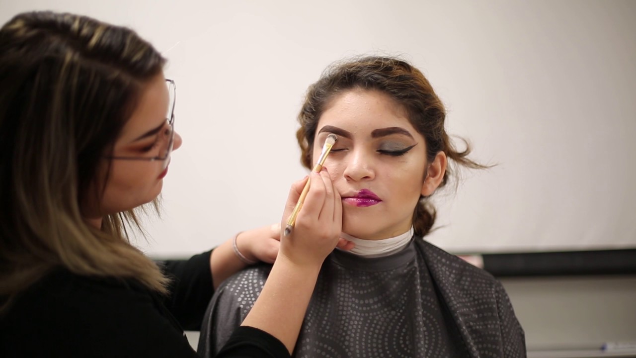 Taking a look at Good vs. Bad makeup - YouTube