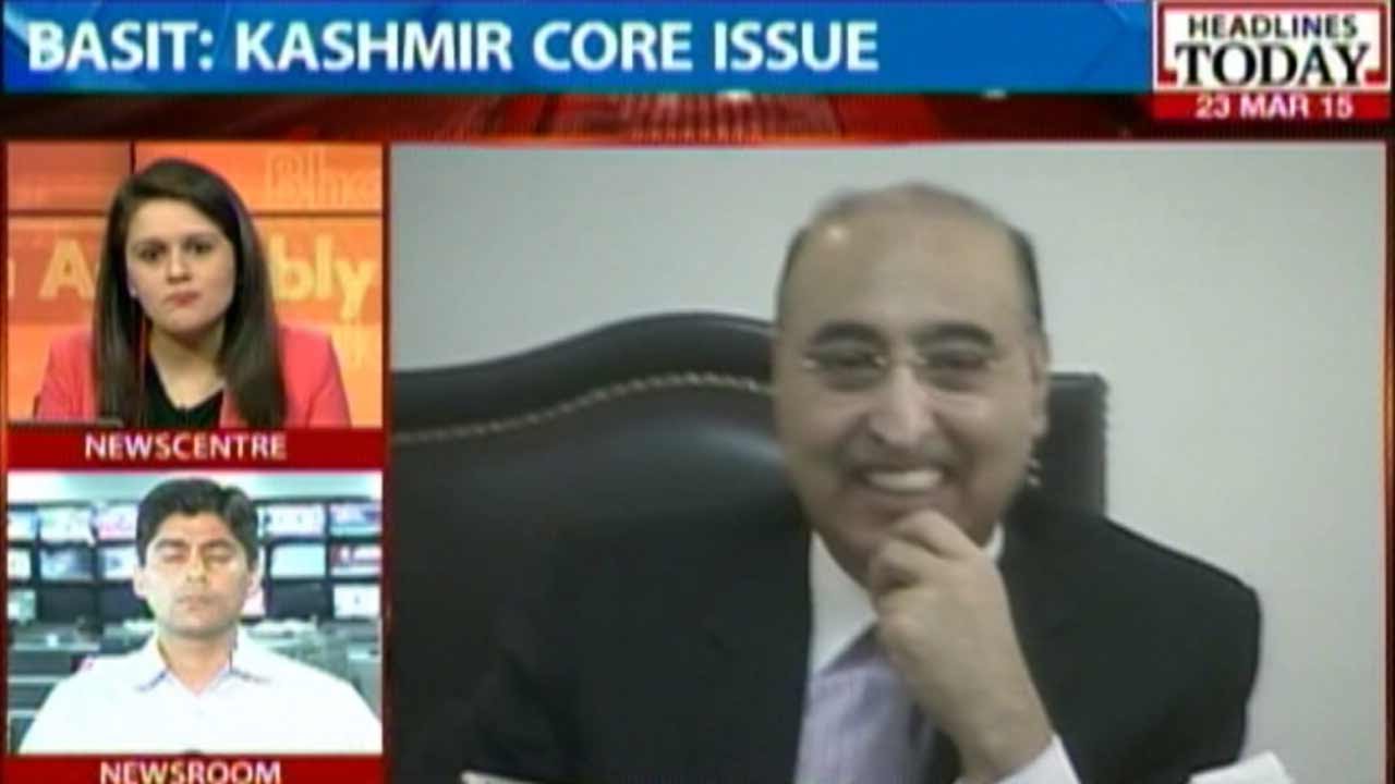 Basit Hosts Separatists, Alam Does Not Attend Meet - YouTube