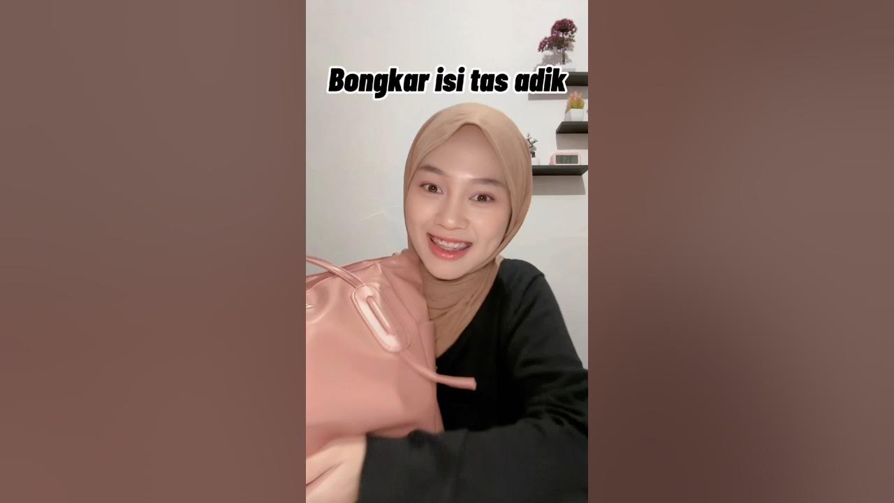 What’s in my sister bag alias kepo isi tas adik 😁 #budeskempot #desymeter #trending - YouTube