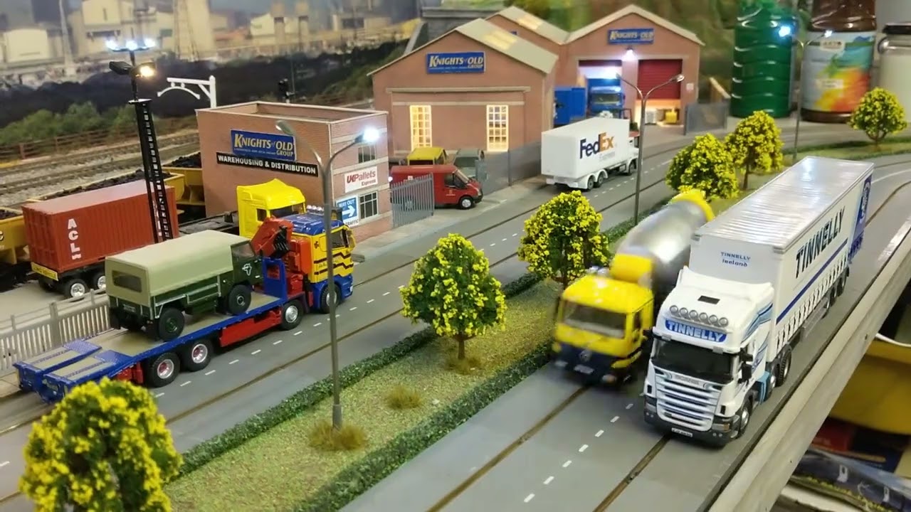 Triang Minic Motorway - Custom built trucks - YouTube