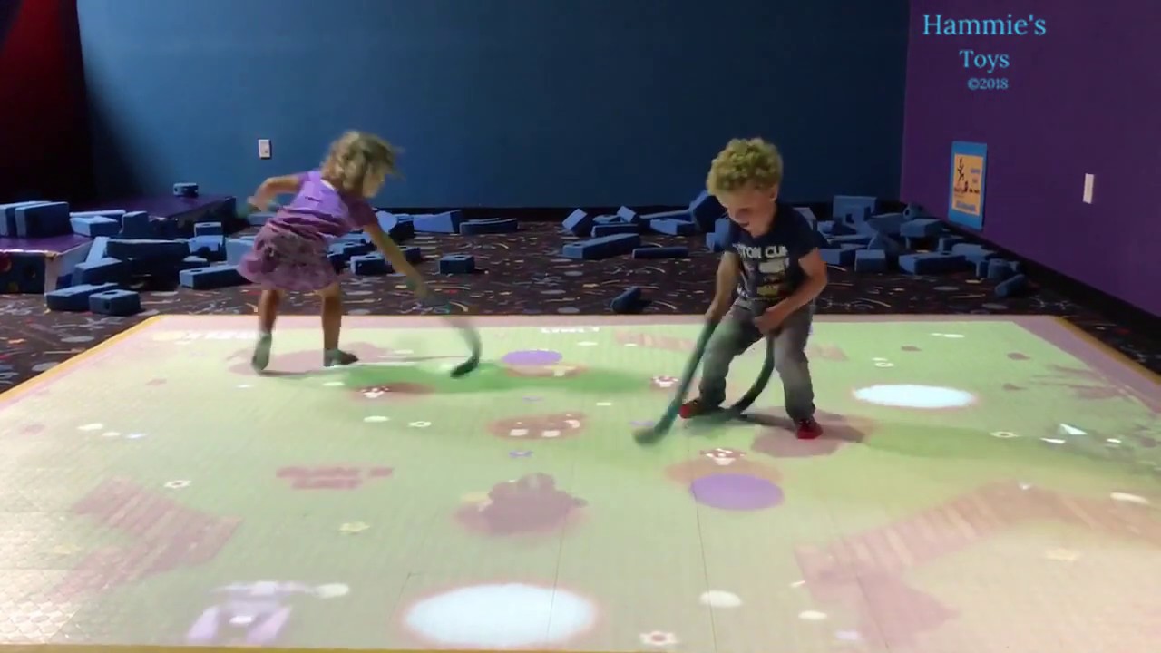 Interactive child game at Pump it Up - YouTube