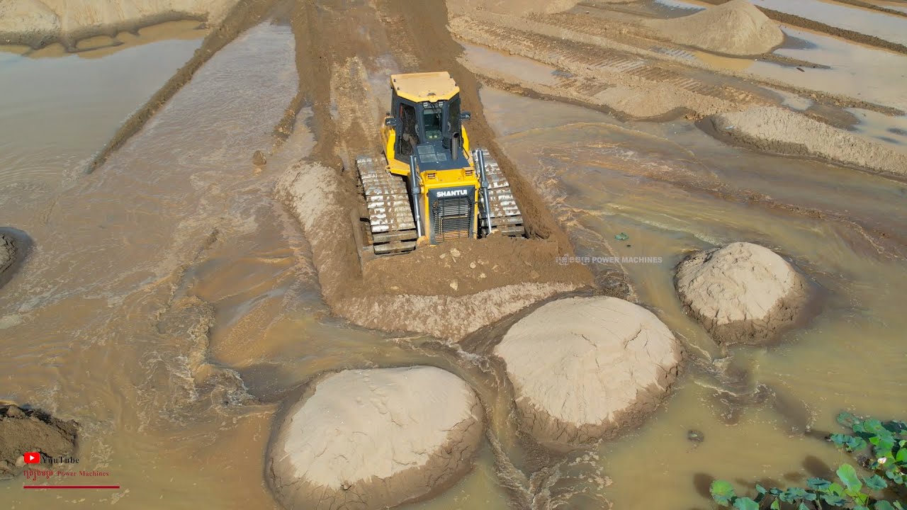 Excellent Skills Driver Dozer Push Moving Sand Into Water And Stronger ...