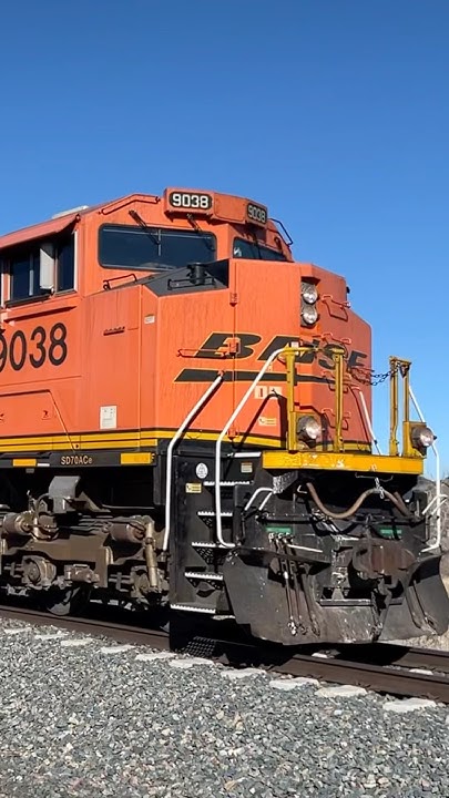 EMD SD70ACe Duo Leads C-RWMSLP0-09B!! - YouTube