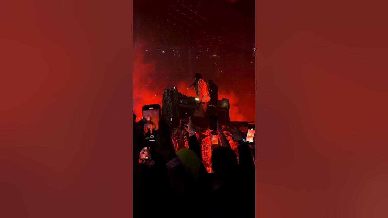 Travis Scott - NO BYSTANDERS FE!N Transition LIVE @ Little Caesars Arena, Detroit 12/12 - YouTube