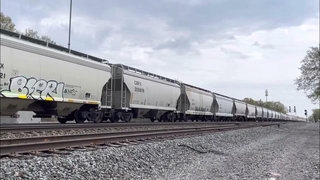 KCS 4153 leads NS 61W - YouTube