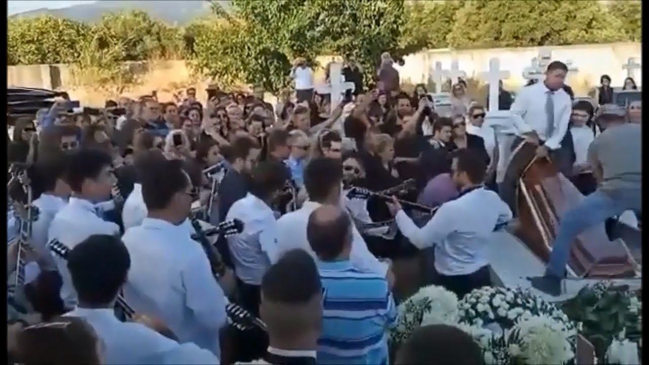 A funeral in greece Κηδεία Θεόδωρου Γεωργόπουλου-Ορχήστρα "Εν Χορδώ ...