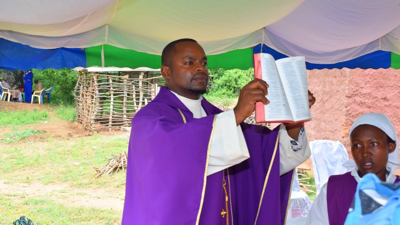 FUNNIEST PREACHING FR. JOSEPH MUTHAMA - YouTube