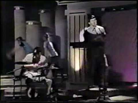 Devo - Jerkin' Back 'N' Forth (Fridays 1982) - YouTube