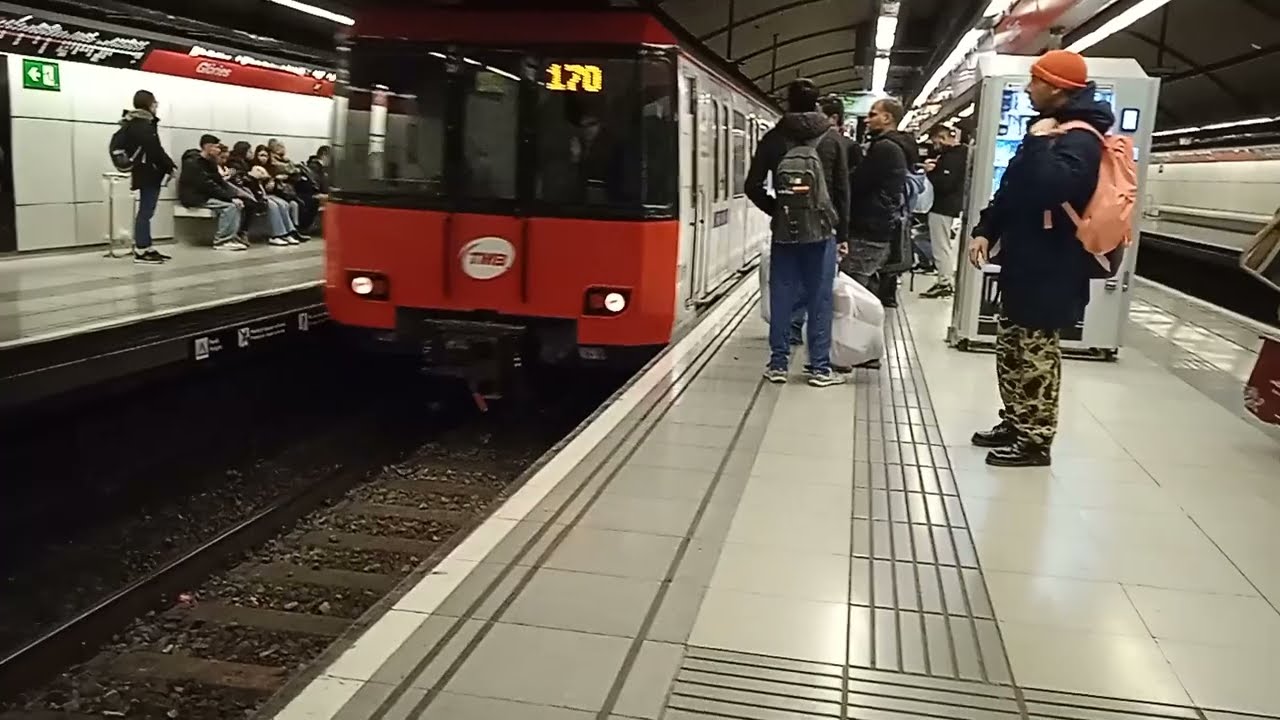 Metro Barcelona L1 Glòries (TMB) 4000 6000 y de 2da generación - YouTube