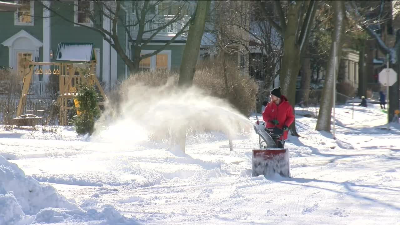 City cleaning up Milwaukee streets after first big snow of winter - YouTube