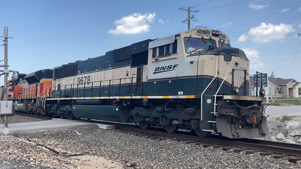 BNSF Executive SD70MAC (E-HAFEBM) at Rhome, TX (May 5, 2023) - YouTube