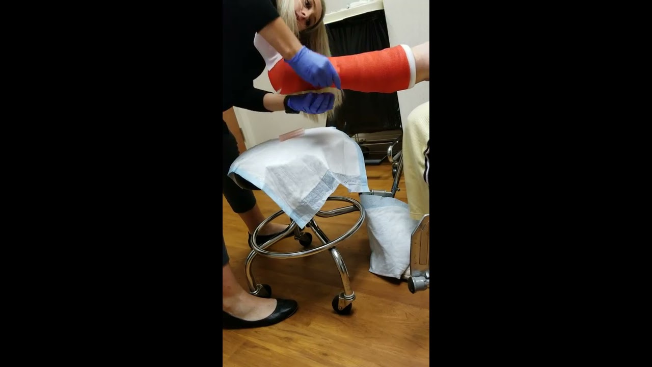 New cast post-op ankle surgery - YouTube