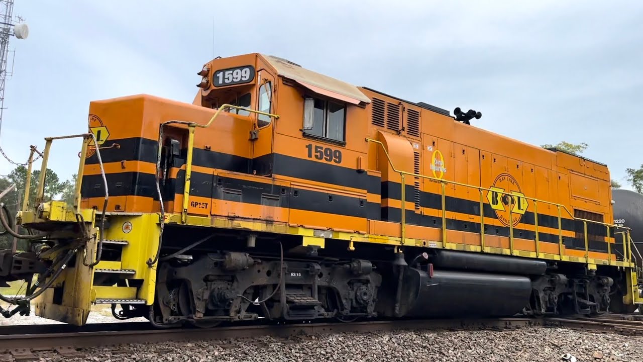 Bay Line Railroad EMD GP15T 1599 on NS 330 at Crawford, FL - YouTube