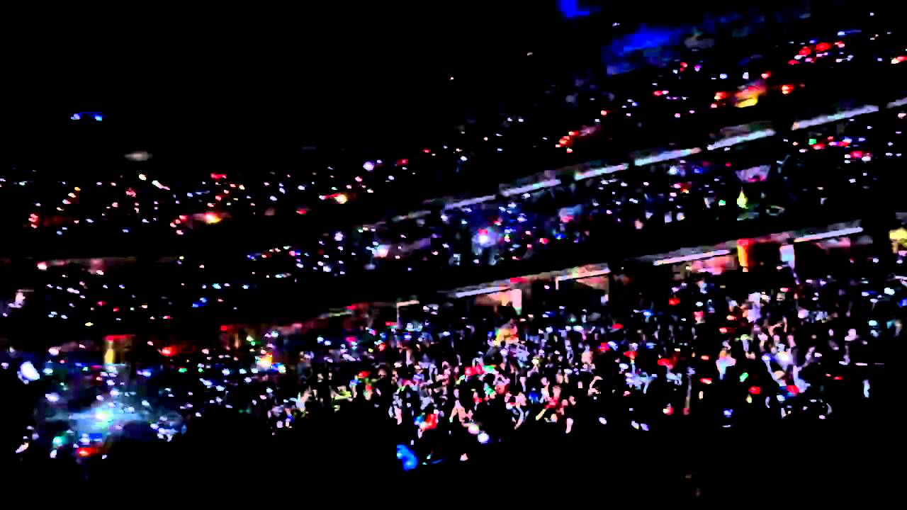 The crowd at the Justin Bieber concert. 12-19-10 - YouTube