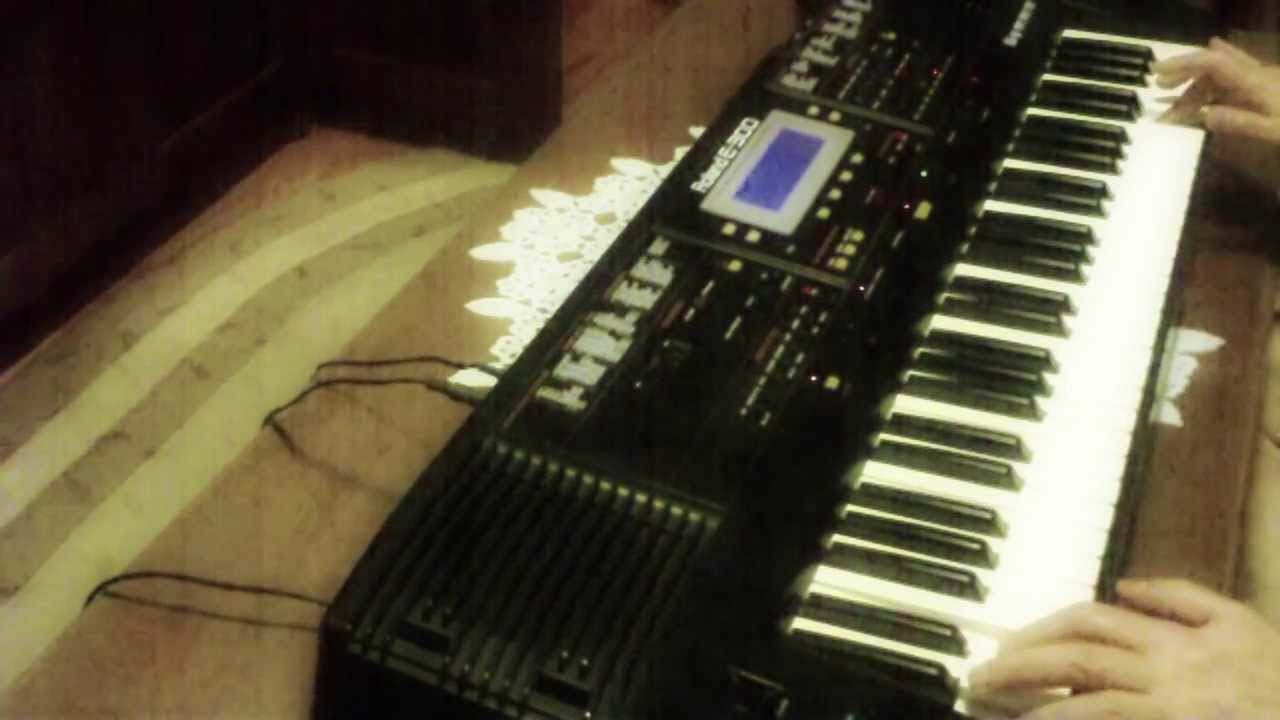 Roland E -300 Elektro sound - YouTube