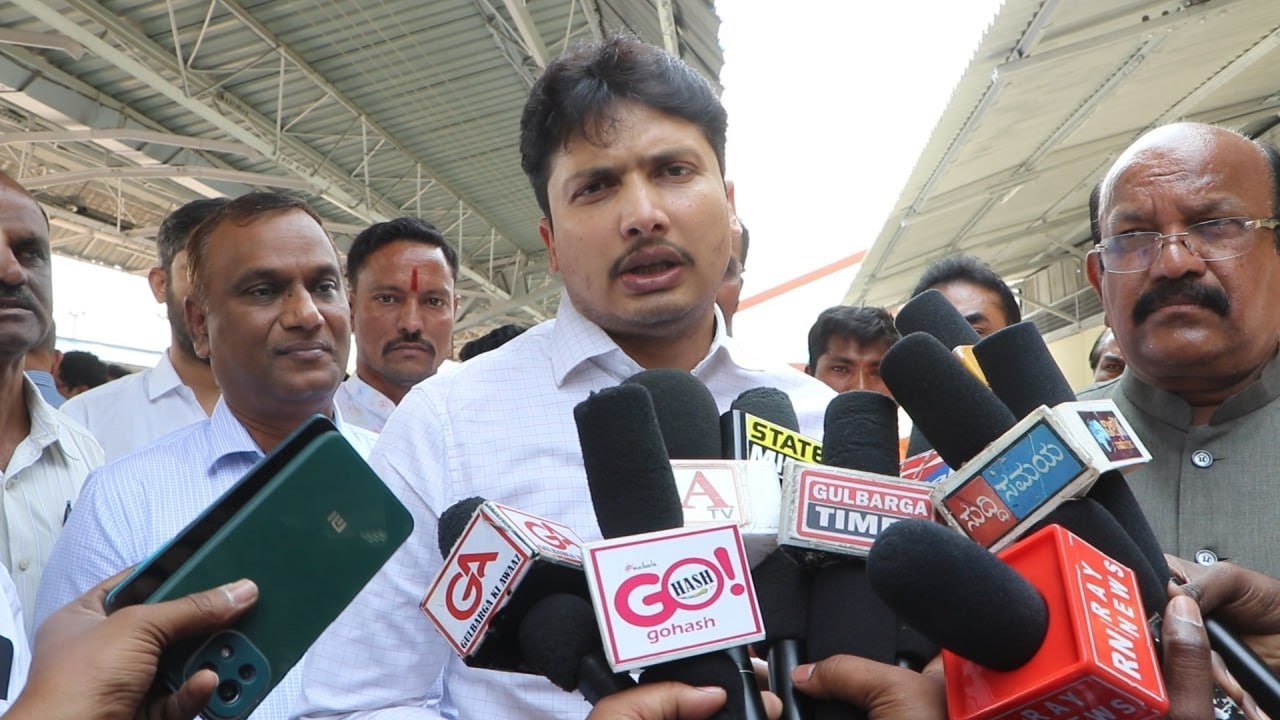 MP UMESH G JADHAV MLA SOUTH APPU GOWDA INAUGURATED & GREEN SIGNAL TWO ...