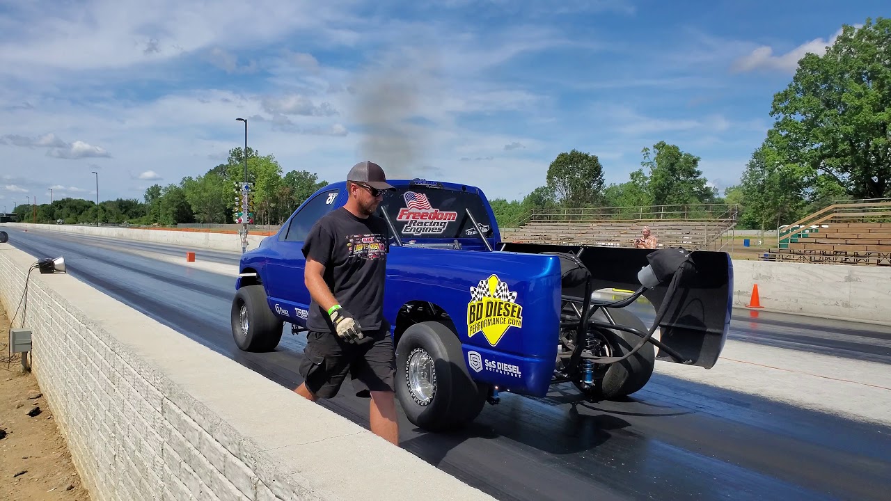 Derek Rose 2,500 hp Cummins Lapeer Dragway. - YouTube