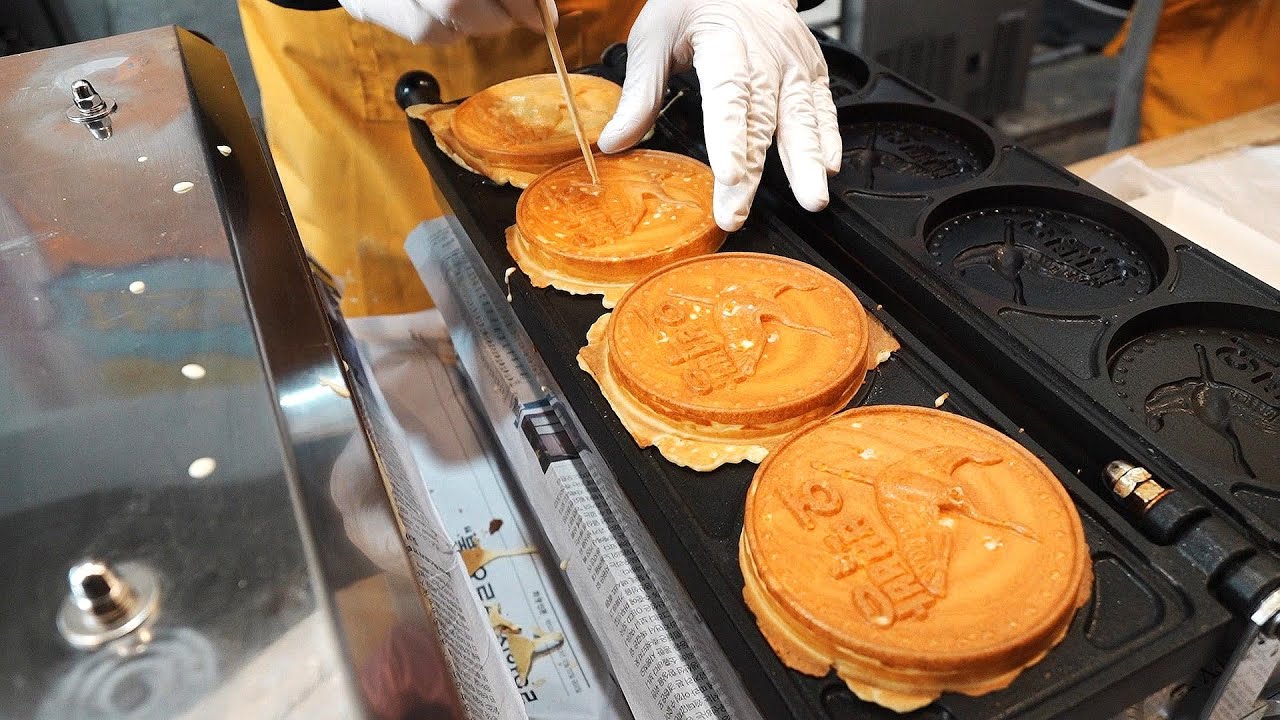 Cheese Coin Bread!! Mozzarella cheese coin-shaped bread / korean street ...