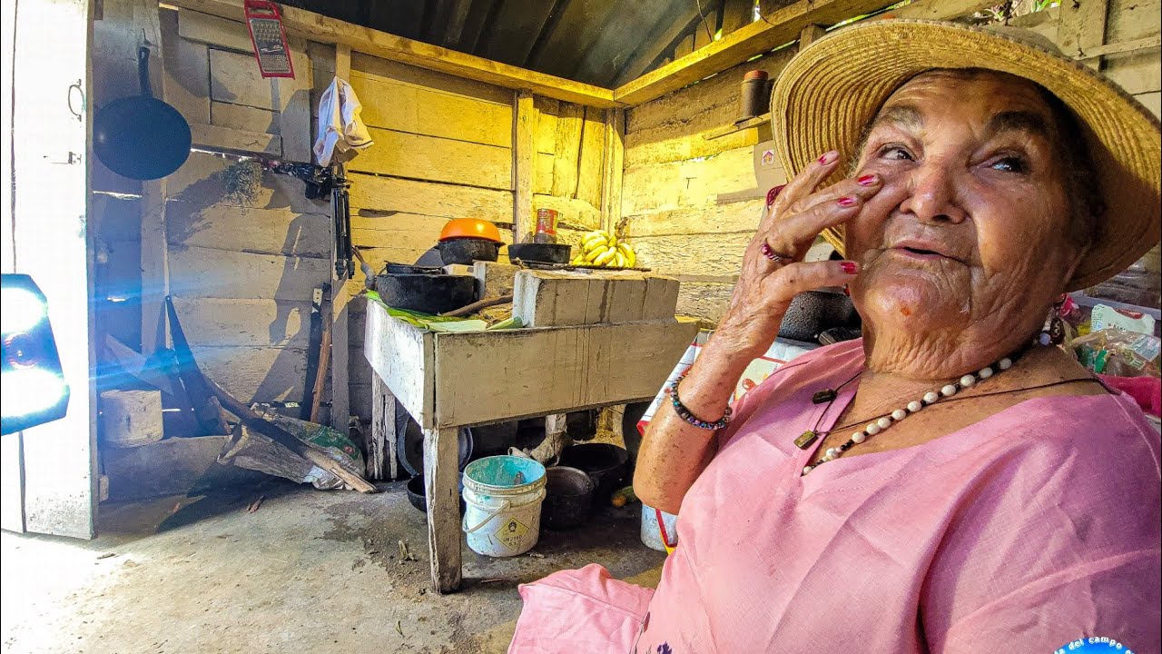 Humilde Señora Buscando una Libra de Arroz Fiao Para Poder Comer ese ...