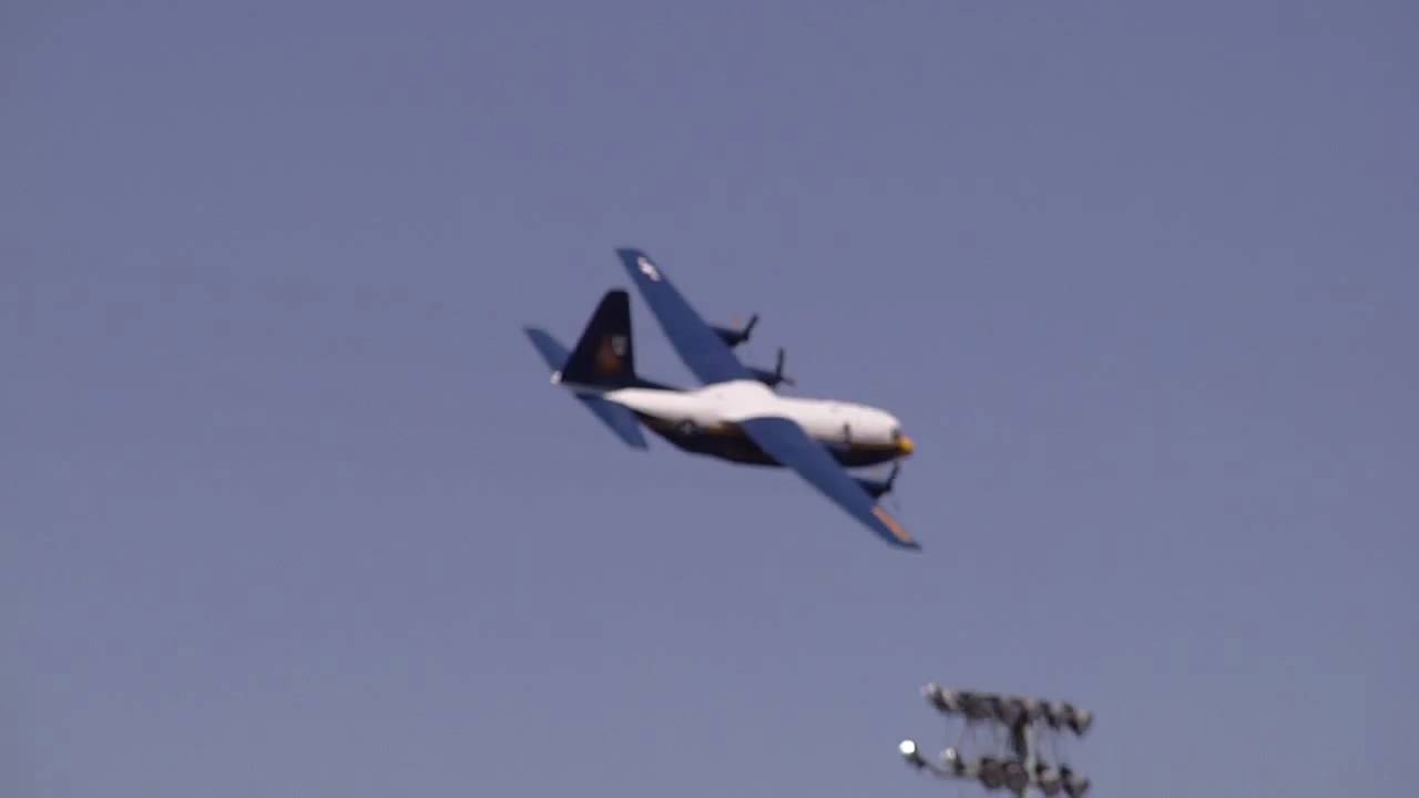 Blue Angles '09 2 or 3 - YouTube