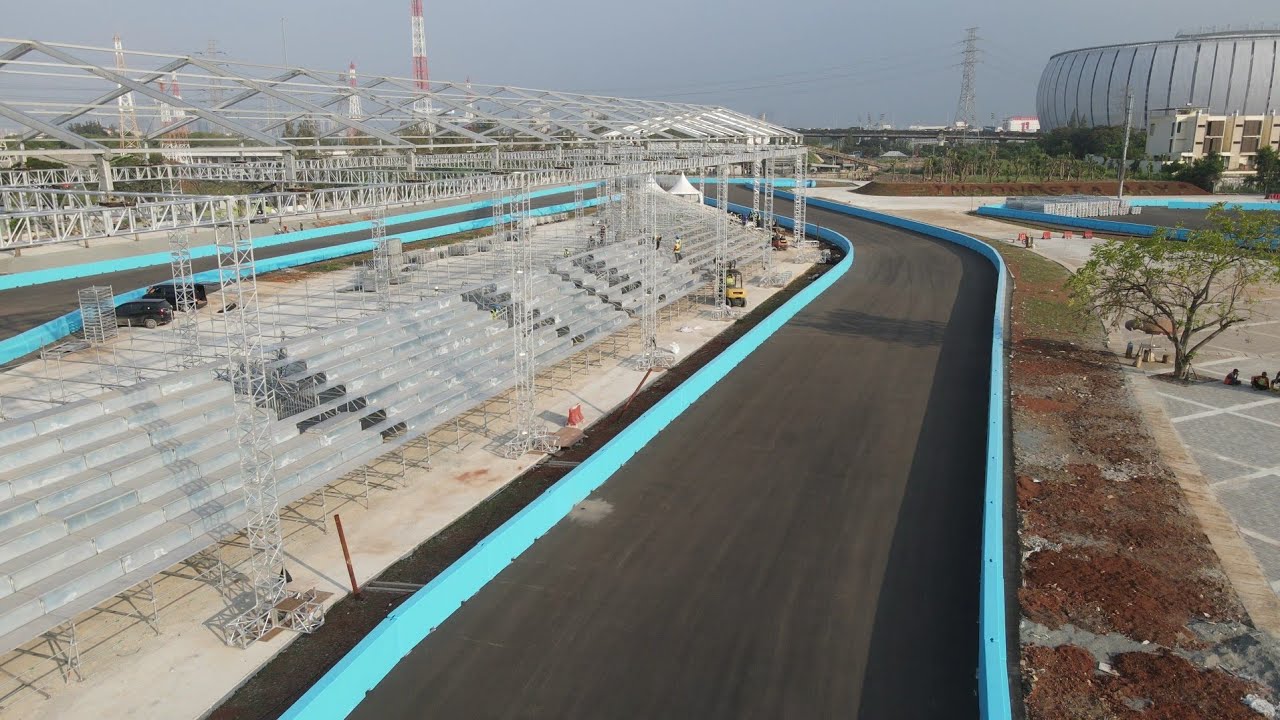 sirkuit formula e tribun penonton terus di kebut grand stage barir ...