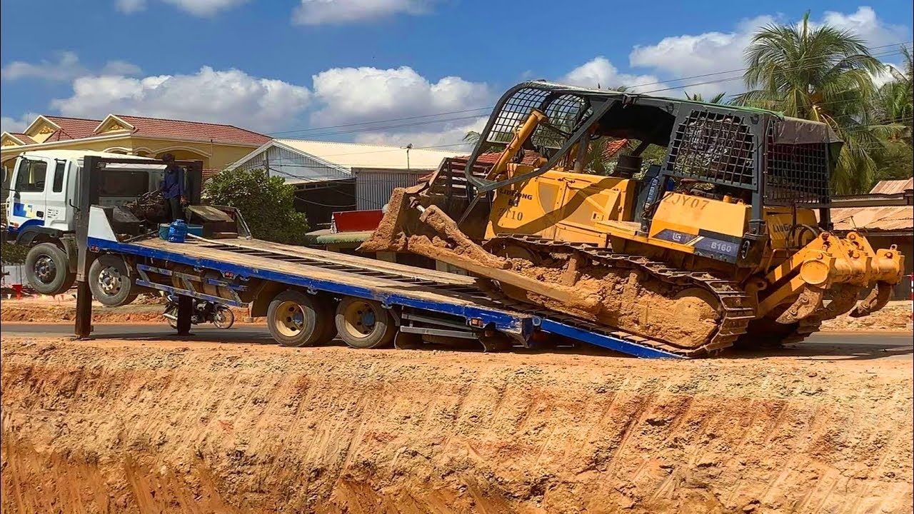 Wow! Loading Bulldozer On Truck Equipment - YouTube