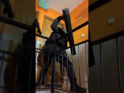 İspanyol polisinin kapıyla imtihanı