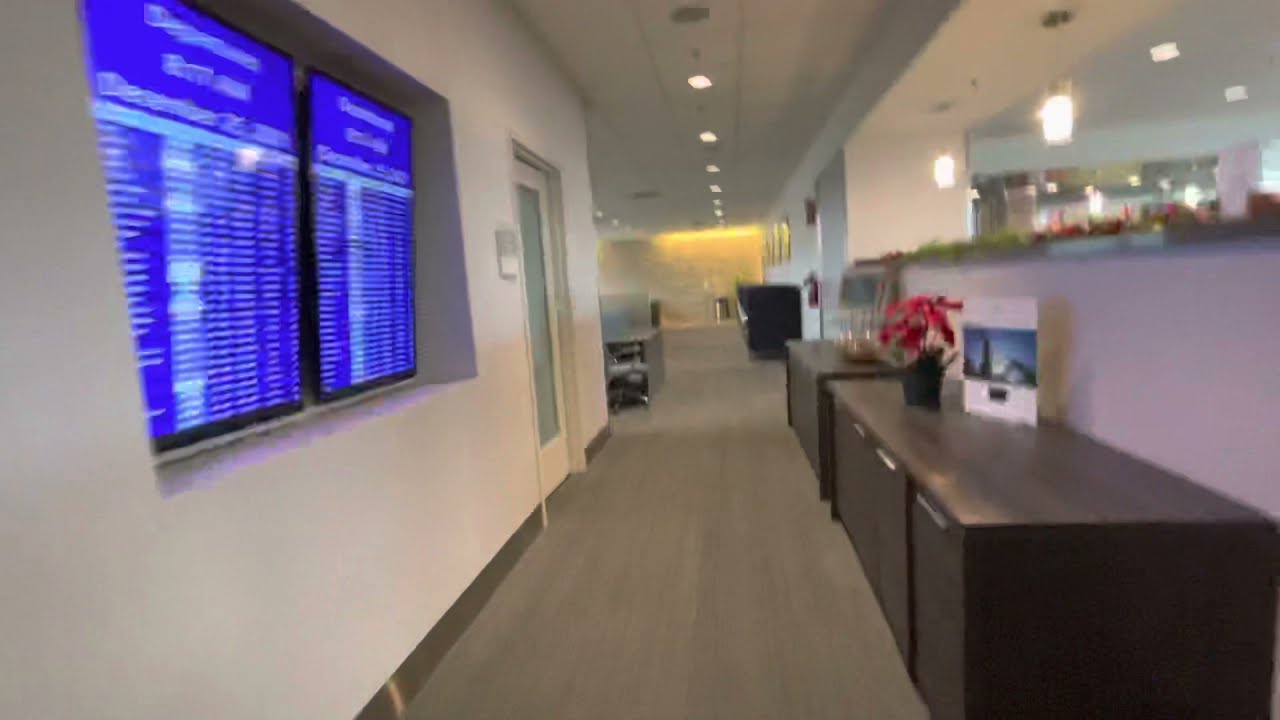 SJC The Club Lounge Review- Food, Seating, Bar - YouTube