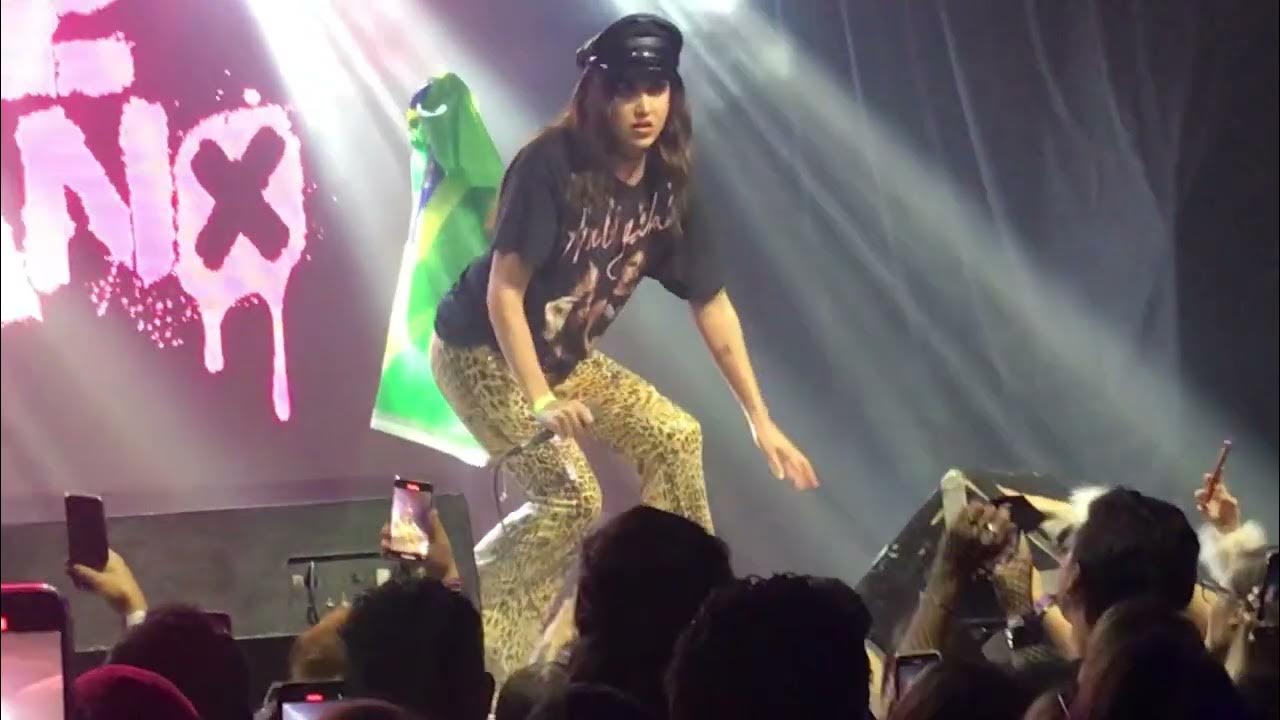 Adore Delano live in São Paulo - Toxic (Britney Spears cover) (18/11/22) - YouTube