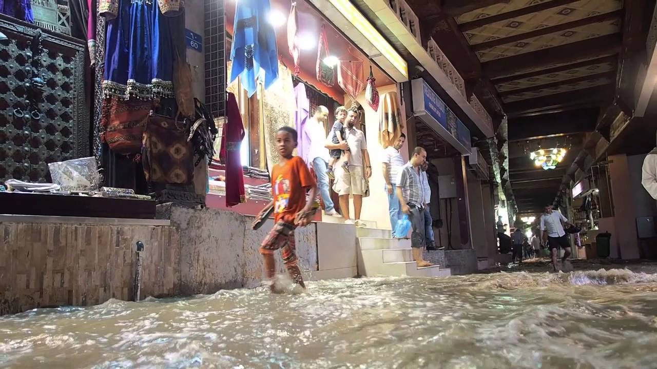Rain at Muttrah Souq 27-12-2012 - YouTube