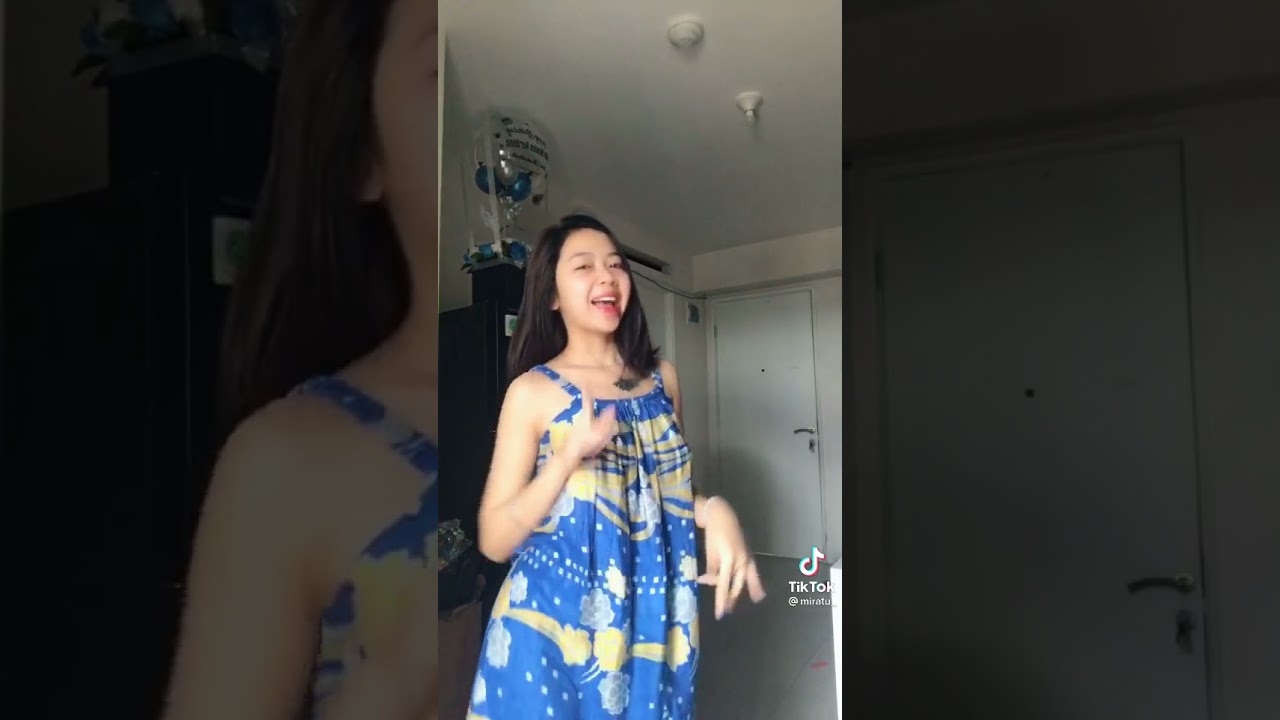 Cewek cantik berdaster gak pake bra - YouTube