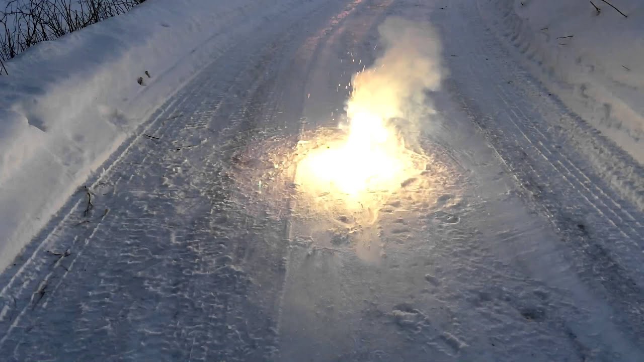 Svea Fireworks: Crackling balls, Blinking Bombs og Street Sun - YouTube